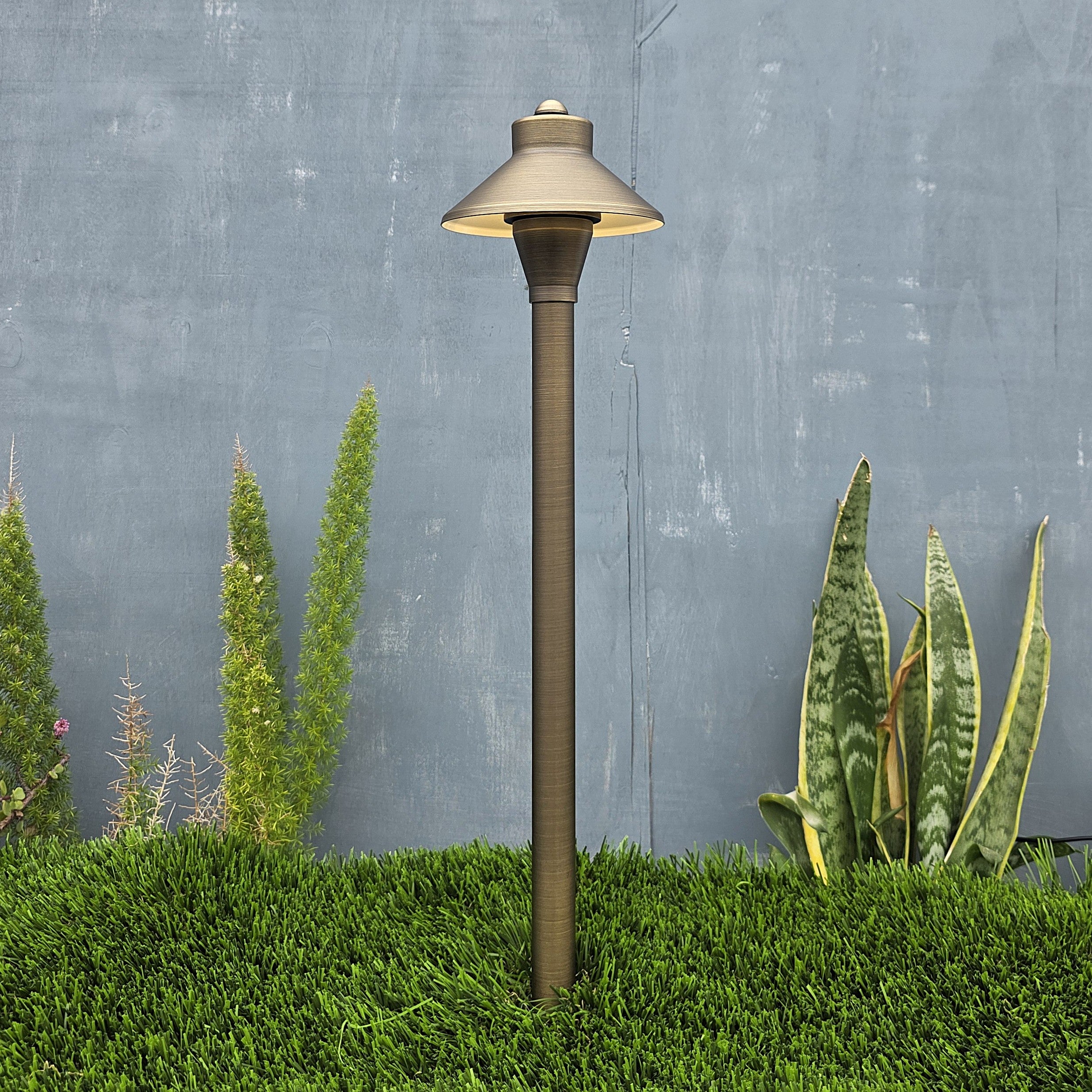 Abajour Solid Brass Pathway Light (Antique Bronze/Black)