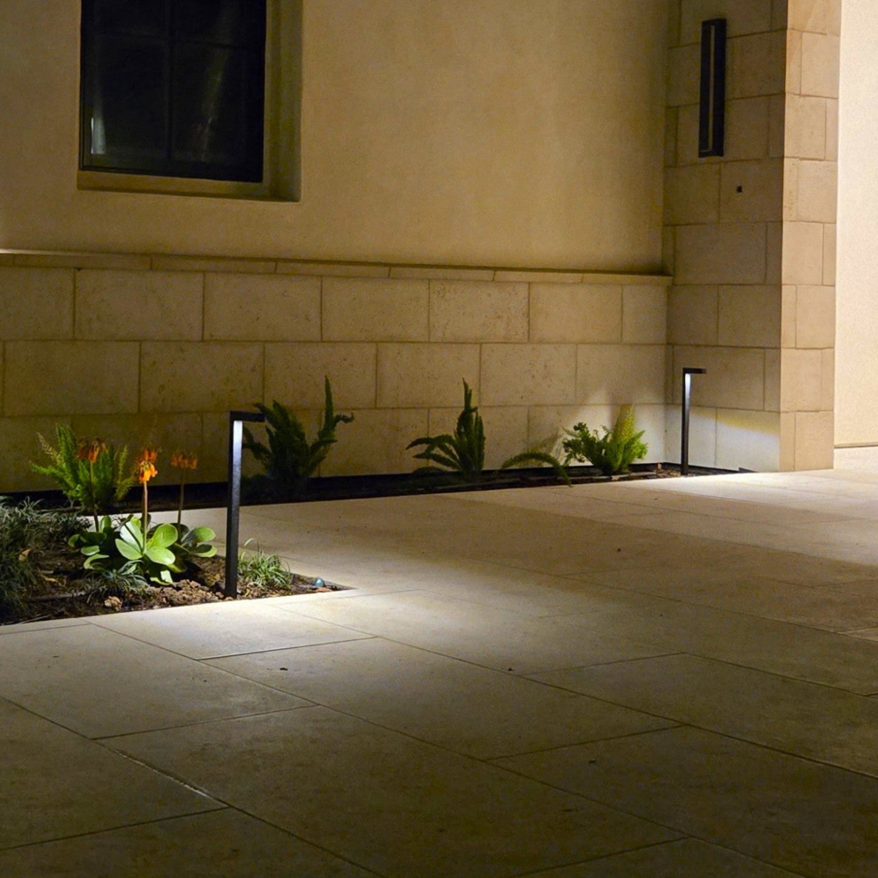 Luminaire Stainless Steel Contemporary Pathway Light